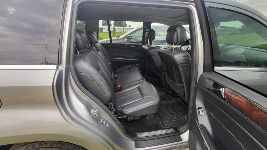 Grey Mercedes-Benz GL 450 2010 in Sirvintos, with an engine capacity of 5.50 L and mileage of 212 thousand km for 6500 €, photo 10 on AUTOMOTO.COM.LV