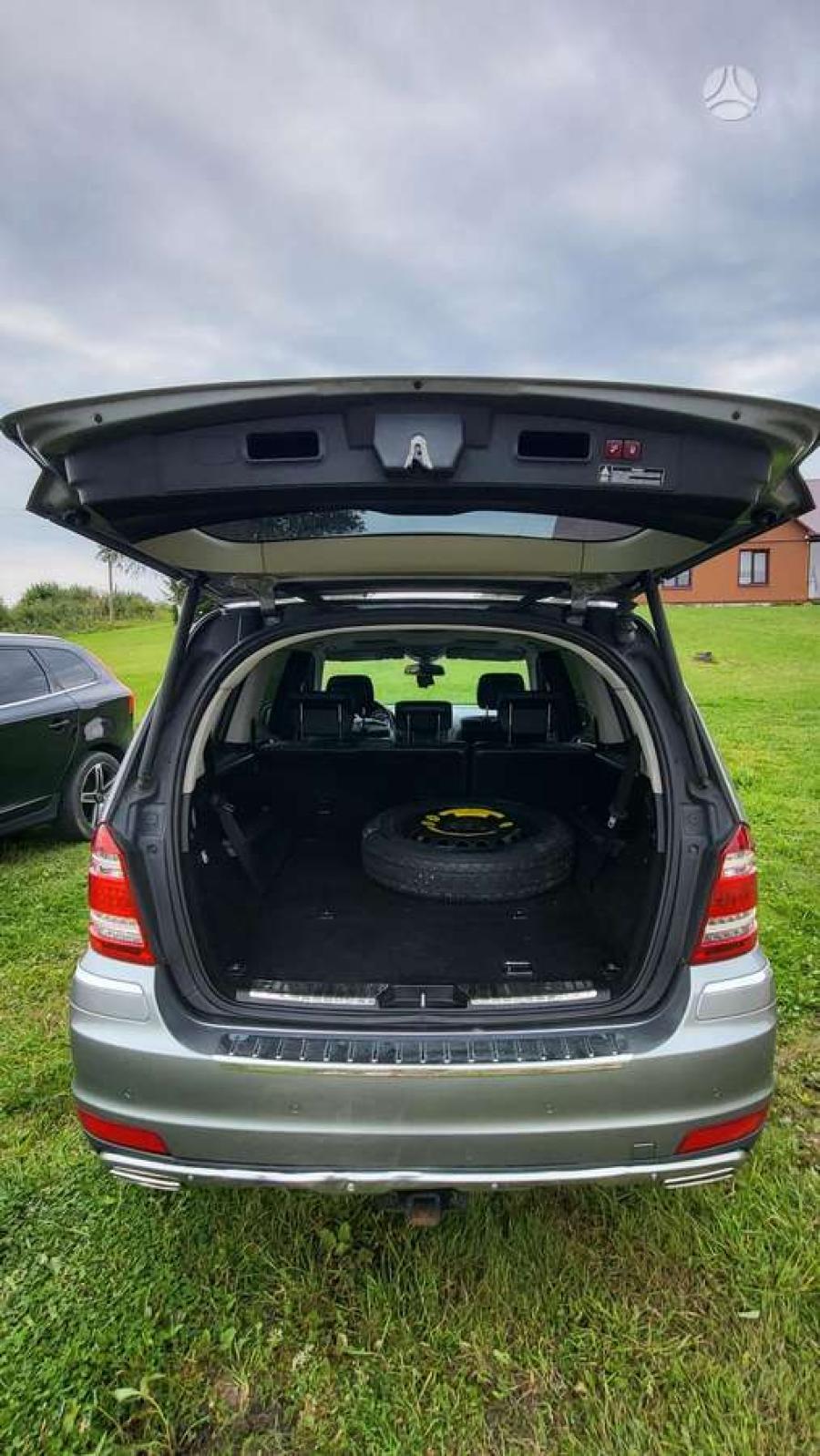 Grey Mercedes-Benz GL 450 2010 in Sirvintos, with an engine capacity of 5.50 L and mileage of 212 thousand km for 6500 €, photo 11 on AUTOMOTO.COM.LV
