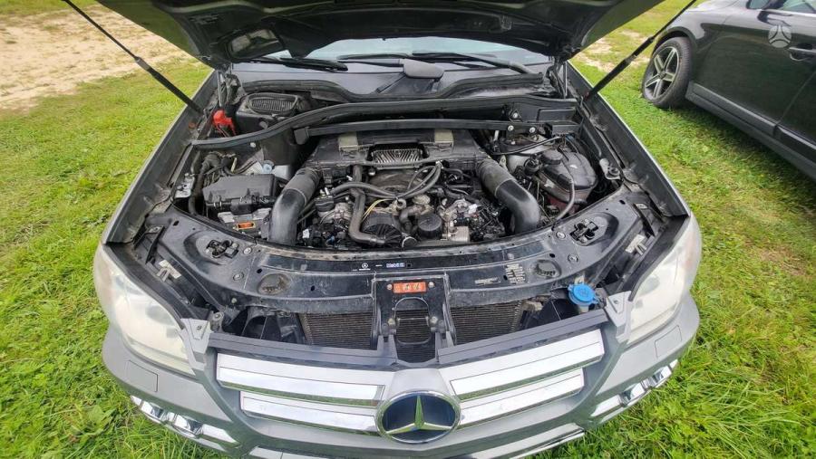 Grey Mercedes-Benz GL 450 2010 in Sirvintos, with an engine capacity of 5.50 L and mileage of 212 thousand km for 6500 €, photo 13 on AUTOMOTO.COM.LV