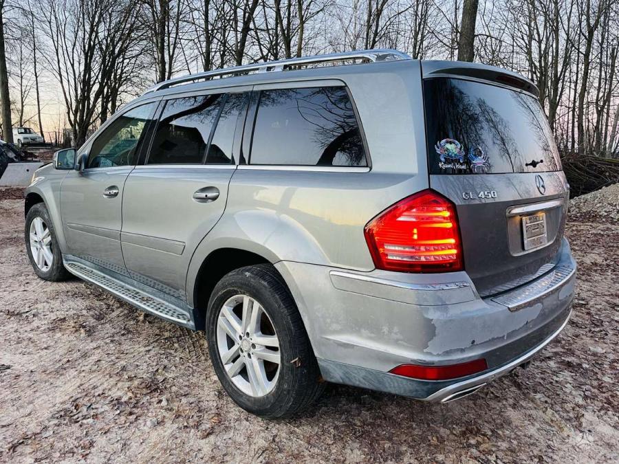 Grey Mercedes-Benz GL 450 2012 in Kaisiadorys, with an engine capacity of 4.60 L and mileage of 175 thousand km for 6300 €, photo 1 on AUTOMOTO.COM.LV