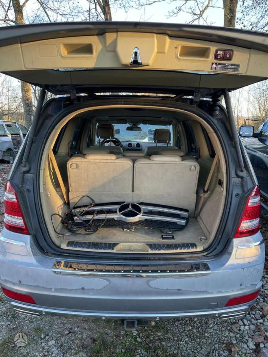Grey Mercedes-Benz GL 450 2012 in Kaisiadorys, with an engine capacity of 4.60 L and mileage of 175 thousand km for 6300 €, photo 11 on AUTOMOTO.COM.LV