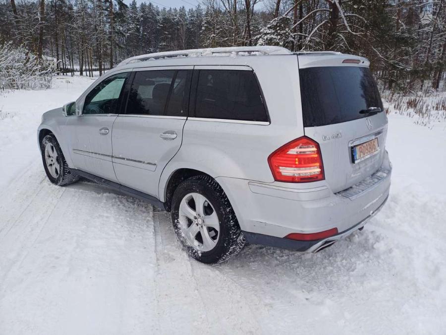 Pelēks Mercedes-Benz GL 450 2012 Viļņa, ar dzinēja tilpumu 4.70 L un nobraukumu 170 tūkst. km par 5950 €, foto 6 vietnē AUTOMOTO.COM.LV