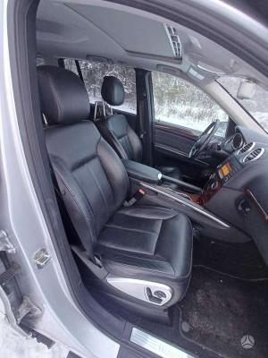 Pelēks Mercedes-Benz GL 450 2012 Viļņa, ar dzinēja tilpumu 4.70 L un nobraukumu 170 tūkst. km par 5950 €, foto 12 vietnē AUTOMOTO.COM.LV