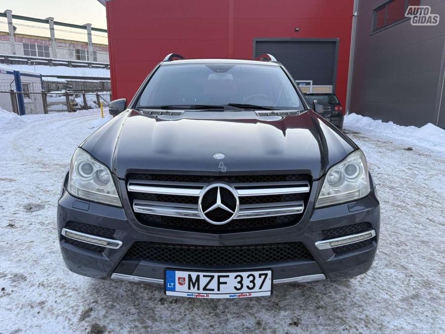 Pelēks Mercedes-Benz GL 450 2012 Viļņa, ar dzinēja tilpumu 4.70 L un nobraukumu 259 tūkst. km par 8500 €, foto 2 vietnē AUTOMOTO.COM.LV