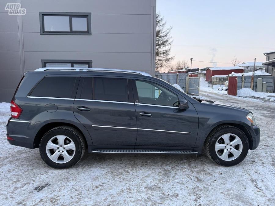 Pelēks Mercedes-Benz GL 450 2012 Viļņa, ar dzinēja tilpumu 4.70 L un nobraukumu 259 tūkst. km par 8500 €, foto 4 vietnē AUTOMOTO.COM.LV
