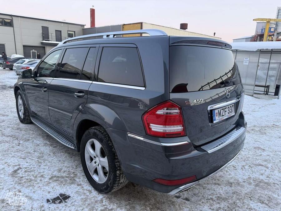 Pelēks Mercedes-Benz GL 450 2012 Viļņa, ar dzinēja tilpumu 4.70 L un nobraukumu 259 tūkst. km par 8500 €, foto 6 vietnē AUTOMOTO.COM.LV