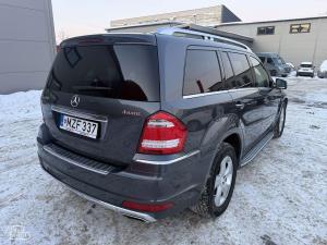 Pelēks Mercedes-Benz GL 450 2012 Viļņa, ar dzinēja tilpumu 4.70 L un nobraukumu 259 tūkst. km par 8500 €, foto 7 vietnē AUTOMOTO.COM.LV