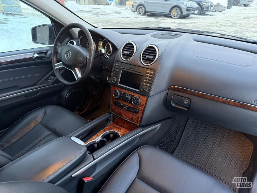 Pelēks Mercedes-Benz GL 450 2012 Viļņa, ar dzinēja tilpumu 4.70 L un nobraukumu 259 tūkst. km par 8500 €, foto 15 vietnē AUTOMOTO.COM.LV