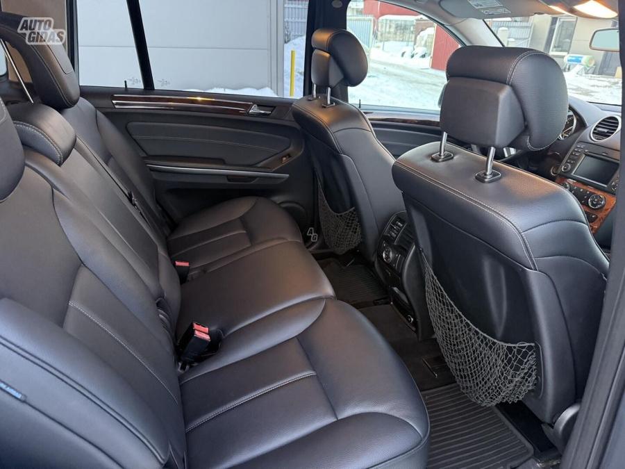 Pelēks Mercedes-Benz GL 450 2012 Viļņa, ar dzinēja tilpumu 4.70 L un nobraukumu 259 tūkst. km par 8500 €, foto 17 vietnē AUTOMOTO.COM.LV