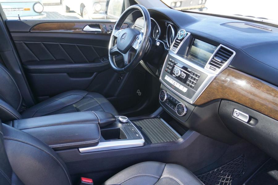 Pelēks Mercedes-Benz GL 450 2015 Kvietiniai, ar dzinēja tilpumu 3.00 L un nobraukumu 181 tūkst. km par 17500 €, foto 11 vietnē AUTOMOTO.COM.LV
