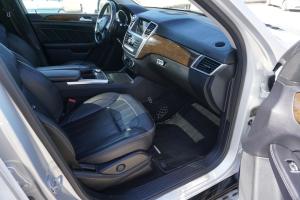 Pelēks Mercedes-Benz GL 450 2015 Kvietiniai, ar dzinēja tilpumu 3.00 L un nobraukumu 181 tūkst. km par 17500 €, foto 12 vietnē AUTOMOTO.COM.LV