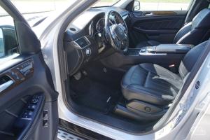 Pelēks Mercedes-Benz GL 450 2015 Kvietiniai, ar dzinēja tilpumu 3.00 L un nobraukumu 181 tūkst. km par 17500 €, foto 14 vietnē AUTOMOTO.COM.LV