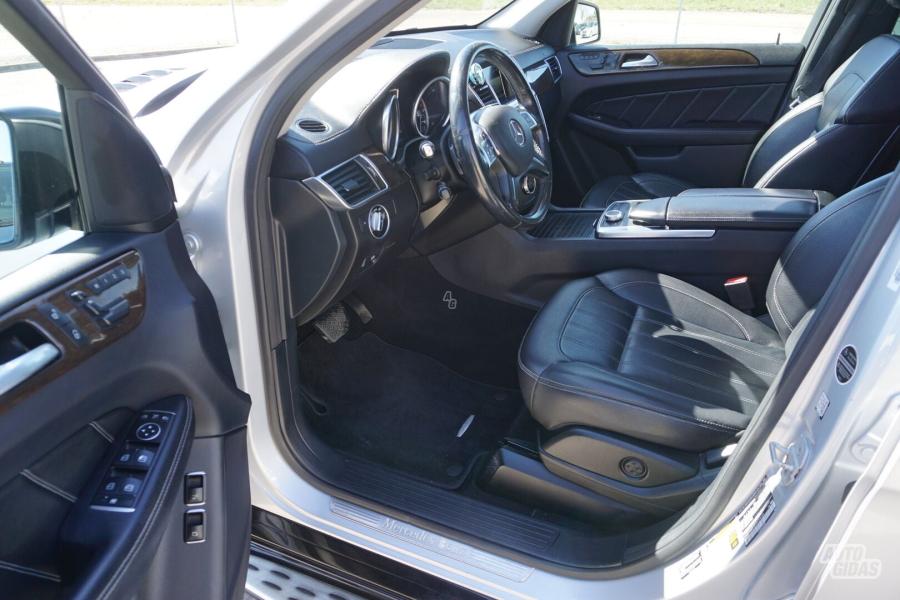 Pelēks Mercedes-Benz GL 450 2015 Kvietiniai, ar dzinēja tilpumu 3.00 L un nobraukumu 181 tūkst. km par 17500 €, foto 14 vietnē AUTOMOTO.COM.LV