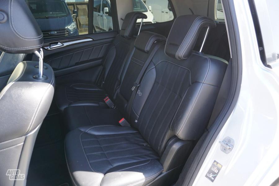 Pelēks Mercedes-Benz GL 450 2015 Kvietiniai, ar dzinēja tilpumu 3.00 L un nobraukumu 181 tūkst. km par 17500 €, foto 16 vietnē AUTOMOTO.COM.LV