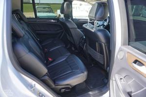 Pelēks Mercedes-Benz GL 450 2015 Kvietiniai, ar dzinēja tilpumu 3.00 L un nobraukumu 181 tūkst. km par 17500 €, foto 17 vietnē AUTOMOTO.COM.LV