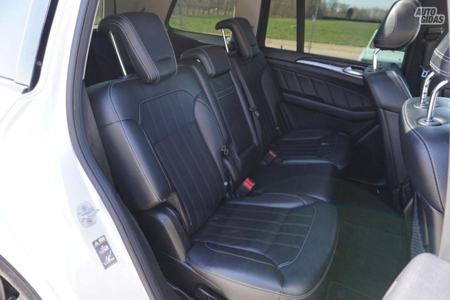 Pelēks Mercedes-Benz GL 450 2015 Kvietiniai, ar dzinēja tilpumu 3.00 L un nobraukumu 181 tūkst. km par 17500 €, foto 18 vietnē AUTOMOTO.COM.LV