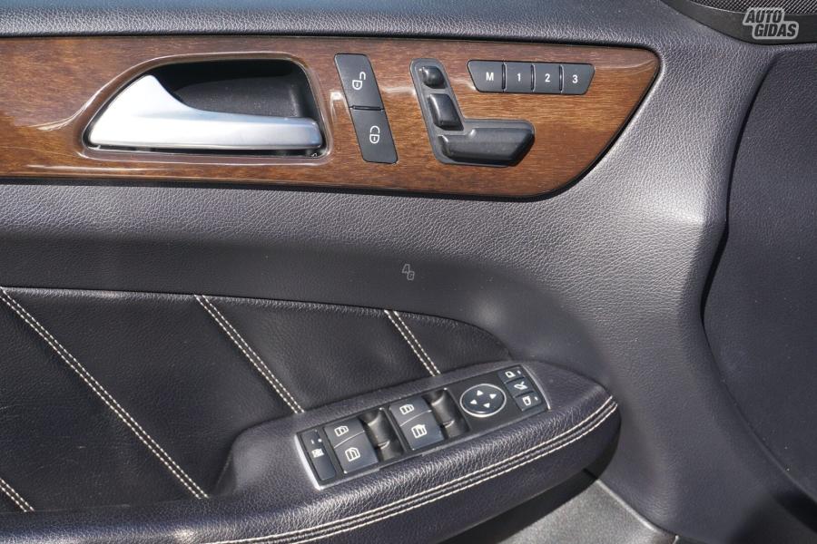 Pelēks Mercedes-Benz GL 450 2015 Kvietiniai, ar dzinēja tilpumu 3.00 L un nobraukumu 181 tūkst. km par 17500 €, foto 35 vietnē AUTOMOTO.COM.LV