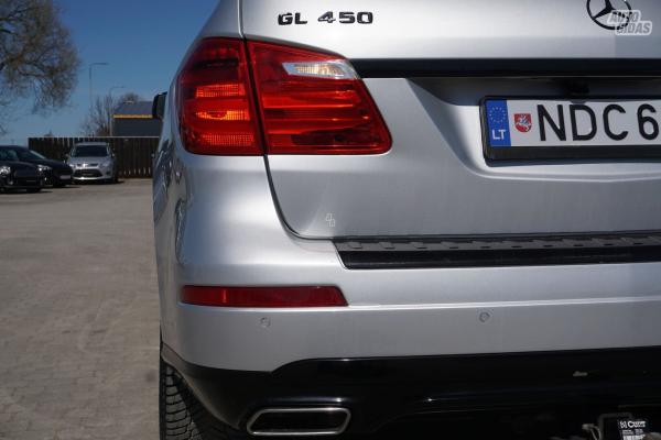 Pelēks Mercedes-Benz GL 450 2015 Kvietiniai, ar dzinēja tilpumu 3.00 L un nobraukumu 181 tūkst. km par 17500 €, foto 6 vietnē AUTOMOTO.COM.LV