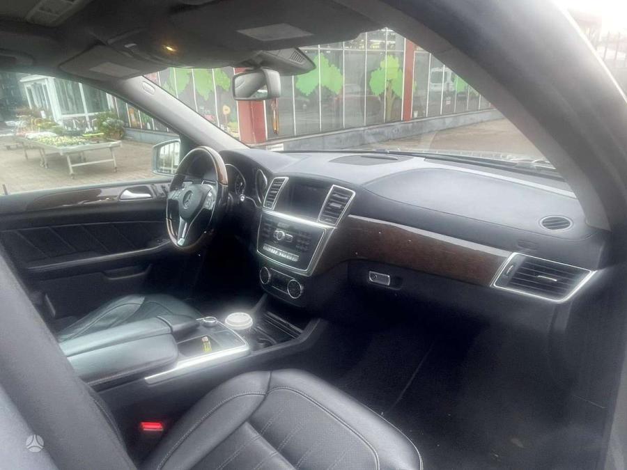 Pelēks Mercedes-Benz GL 450 2016 Kauņa, ar dzinēja tilpumu 3.00 L un nobraukumu 200 tūkst. km par 19900 €, foto 10 vietnē AUTOMOTO.COM.LV