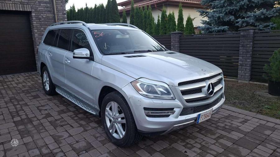 Grey Mercedes-Benz GL 450 2016 in Kaunas, with an engine capacity of 3.00 L and mileage of 150 thousand km for 16200 €, photo 3 on AUTOMOTO.COM.LV