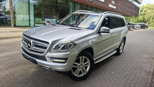 Grey Mercedes-Benz GL 450 2016 in Kaunas, with an engine capacity of 3.00 L and mileage of 150 thousand km for 15999 €, photo 1 on AUTOMOTO.COM.LV