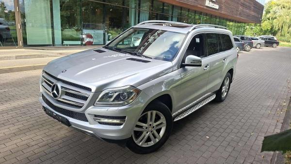 Grey Mercedes-Benz GL 450 2016 in Kaunas, with an engine capacity of 3.00 L and mileage of 150 thousand km for 15999 €, photo 3 on AUTOMOTO.COM.LV