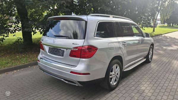 Grey Mercedes-Benz GL 450 2016 in Kaunas, with an engine capacity of 3.00 L and mileage of 150 thousand km for 15999 €, photo 10 on AUTOMOTO.COM.LV