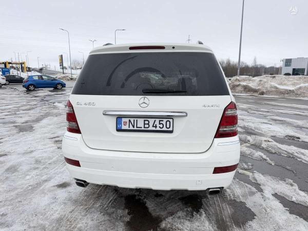 Белый Мерседес ГЛ 450 2007 в Каунас, объемом двигателя 4.66 л и пробегом 162 тыс. км за 6990 €, фото 5 на AUTOMOTO.COM.LV