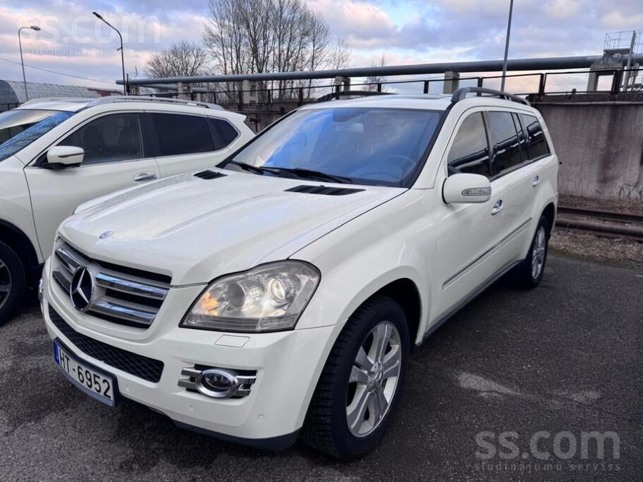 Белый Мерседес ГЛ 450 2007 в Рига, объемом двигателя 4.70 л и пробегом 265 тыс. км за 6900 €, фото 1 на AUTOMOTO.COM.LV