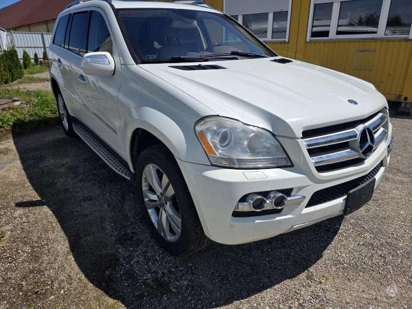 White Mercedes-Benz GL 450 2010 in Kaunas, with an engine capacity of 4.60 L and mileage of 279 thousand km for 7900 €, photo 4 on AUTOMOTO.COM.LV