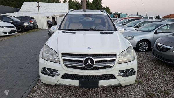 Balts Mercedes-Benz GL 450 2010 Kauņa, ar dzinēja tilpumu 4.66 L un nobraukumu 270 tūkst. km par 8350 €, foto 5 vietnē AUTOMOTO.COM.LV