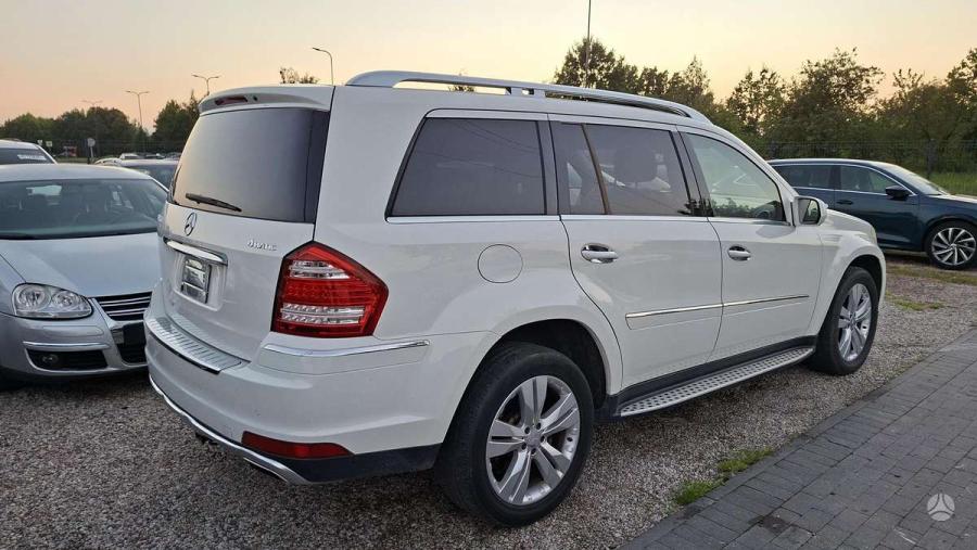 Balts Mercedes-Benz GL 450 2010 Kauņa, ar dzinēja tilpumu 4.66 L un nobraukumu 270 tūkst. km par 8350 €, foto 8 vietnē AUTOMOTO.COM.LV