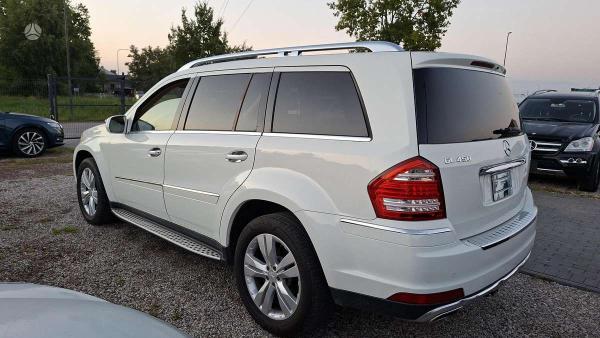 Balts Mercedes-Benz GL 450 2010 Kauņa, ar dzinēja tilpumu 4.66 L un nobraukumu 270 tūkst. km par 8350 €, foto 9 vietnē AUTOMOTO.COM.LV