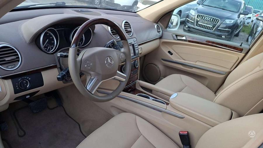 Balts Mercedes-Benz GL 450 2010 Kauņa, ar dzinēja tilpumu 4.66 L un nobraukumu 270 tūkst. km par 8350 €, foto 11 vietnē AUTOMOTO.COM.LV