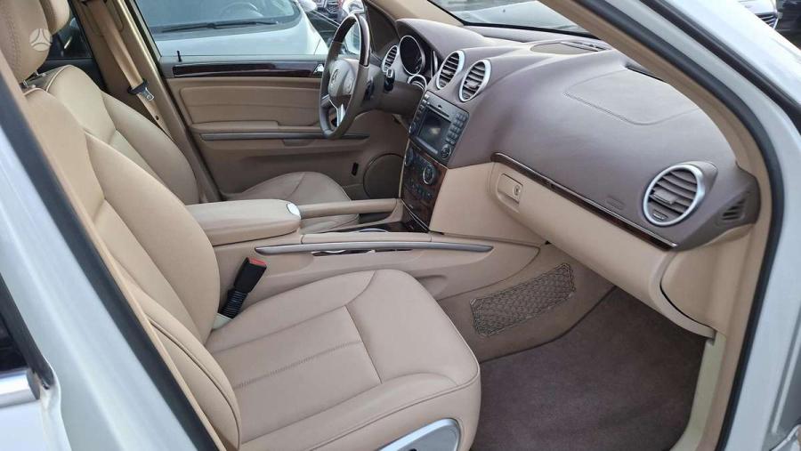 Balts Mercedes-Benz GL 450 2010 Kauņa, ar dzinēja tilpumu 4.66 L un nobraukumu 270 tūkst. km par 8350 €, foto 12 vietnē AUTOMOTO.COM.LV