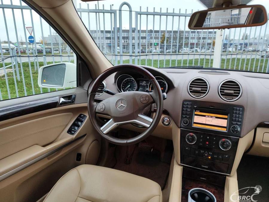 Balts Mercedes-Benz GL 450 2011 Klaipėda, ar dzinēja tilpumu 4.00 L un nobraukumu 411 tūkst. km par 5200 €, foto 4 vietnē AUTOMOTO.COM.LV