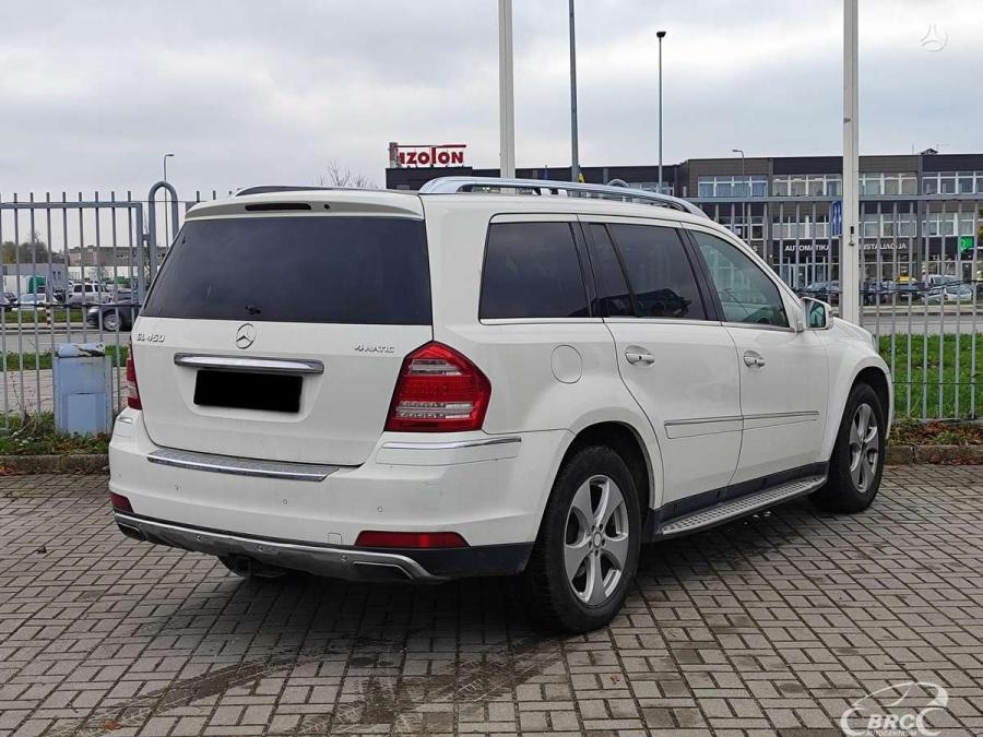 Balts Mercedes-Benz GL 450 2011 Klaipėda, ar dzinēja tilpumu 4.66 L un nobraukumu 411 tūkst. km par 4500 €, foto 3 vietnē AUTOMOTO.COM.LV