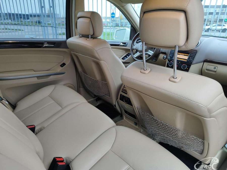 Balts Mercedes-Benz GL 450 2011 Klaipėda, ar dzinēja tilpumu 4.66 L un nobraukumu 411 tūkst. km par 4500 €, foto 12 vietnē AUTOMOTO.COM.LV