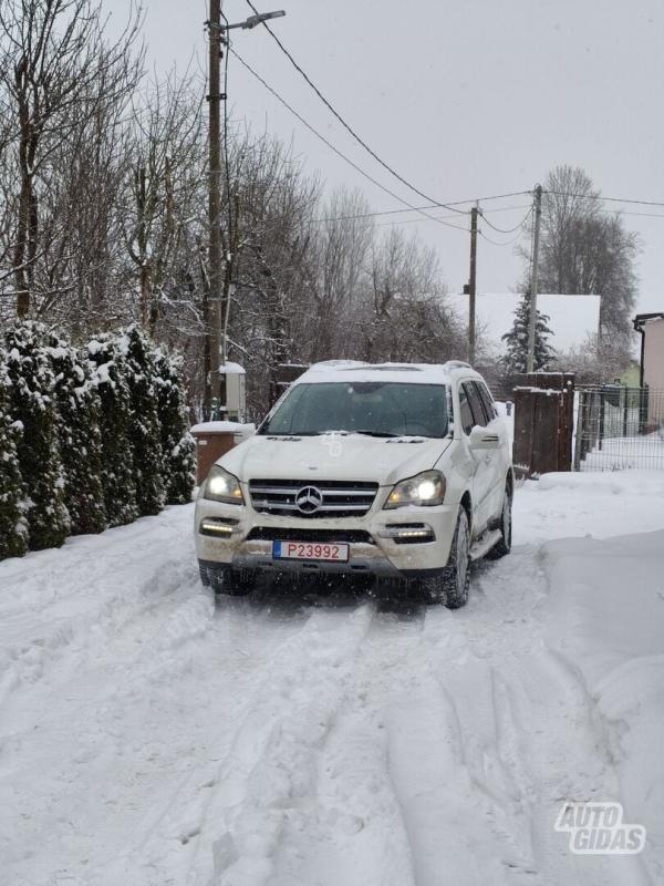 White Mercedes-Benz GL 450 2011 in Vilnius, with an engine capacity of 4.70 L and mileage of 410 thousand km for 7200 €, photo 4 on AUTOMOTO.COM.LV