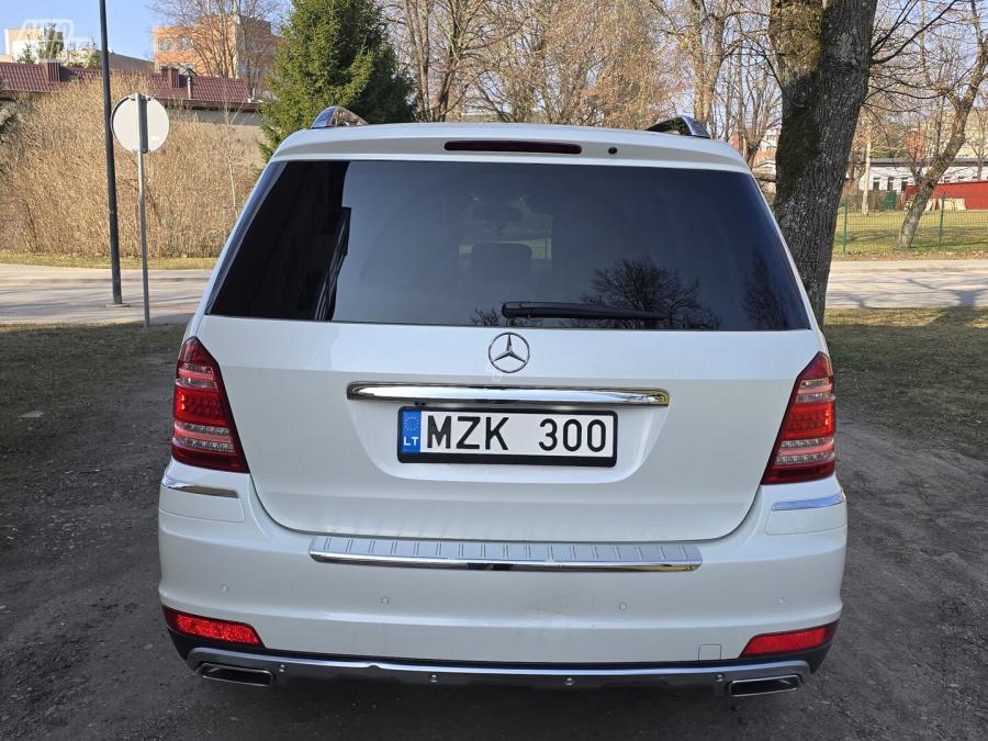 White Mercedes-Benz GL 450 2011 in Klaipeda, with an engine capacity of 4.70 L and mileage of 312 thousand km for 16500 €, photo 7 on AUTOMOTO.COM.LV