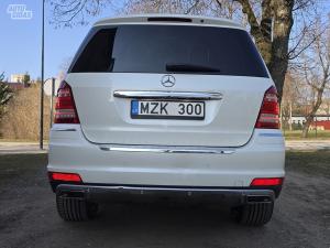 White Mercedes-Benz GL 450 2011 in Klaipeda, with an engine capacity of 4.70 L and mileage of 312 thousand km for 16500 €, photo 8 on AUTOMOTO.COM.LV