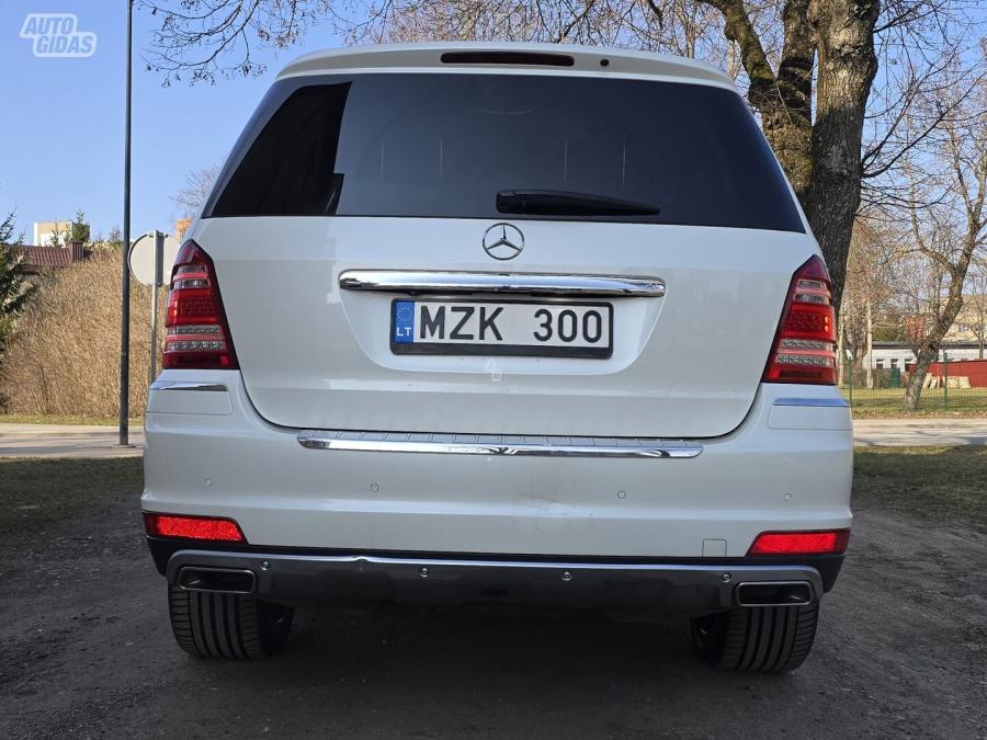 White Mercedes-Benz GL 450 2011 in Klaipeda, with an engine capacity of 4.70 L and mileage of 312 thousand km for 16500 €, photo 8 on AUTOMOTO.COM.LV