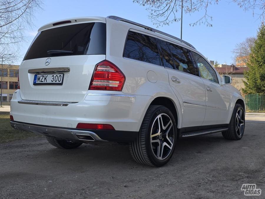 White Mercedes-Benz GL 450 2011 in Klaipeda, with an engine capacity of 4.70 L and mileage of 312 thousand km for 16500 €, photo 10 on AUTOMOTO.COM.LV
