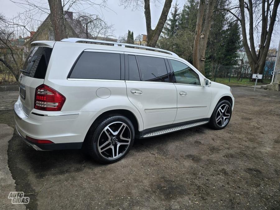 White Mercedes-Benz GL 450 2011 in Klaipeda, with an engine capacity of 4.70 L and mileage of 312 thousand km for 16500 €, photo 14 on AUTOMOTO.COM.LV