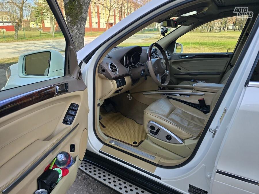 White Mercedes-Benz GL 450 2011 in Klaipeda, with an engine capacity of 4.70 L and mileage of 312 thousand km for 16500 €, photo 23 on AUTOMOTO.COM.LV