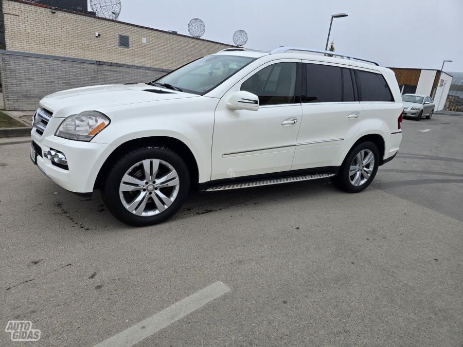 White Mercedes-Benz GL 450 2011 in Klaipeda, with an engine capacity of 4.70 L and mileage of 312 thousand km for 16500 €, photo 36 on AUTOMOTO.COM.LV