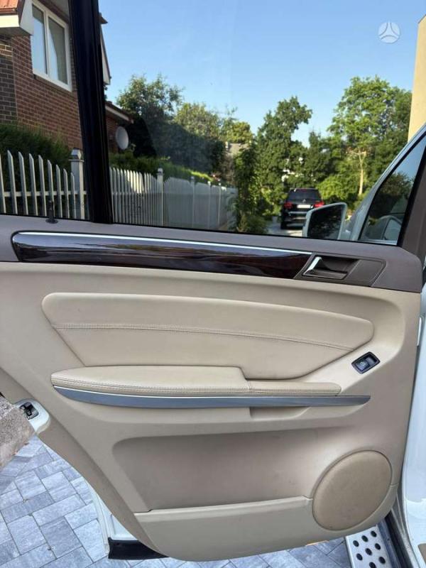 White Mercedes-Benz GL 450 2011 in Silute, with an engine capacity of 4.66 L and mileage of 283 thousand km for 9009 €, photo 8 on AUTOMOTO.COM.LV