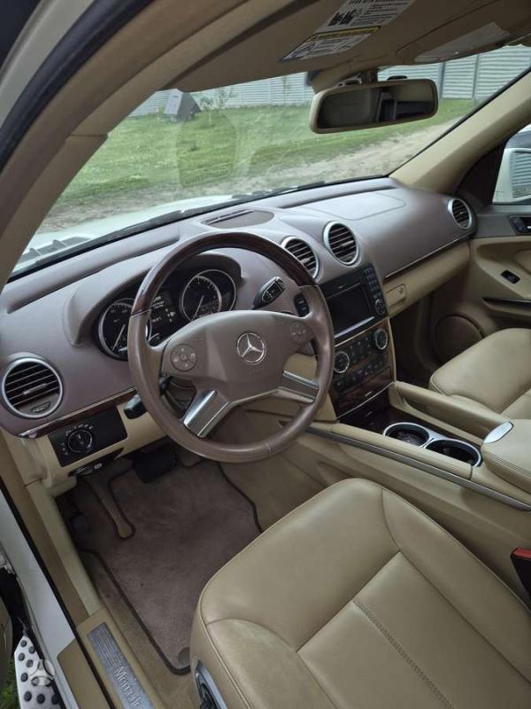 Mercedes-Benz GL 450 2011 Viļņa vietnē Balts Mercedes-Benz GL 450 2011 Viļņa, ar dzinēja tilpumu 4.70 L un nobraukumu 180 tūkst. km par 10500 €, foto 6 vietnē AUTOMOTO.COM.LV