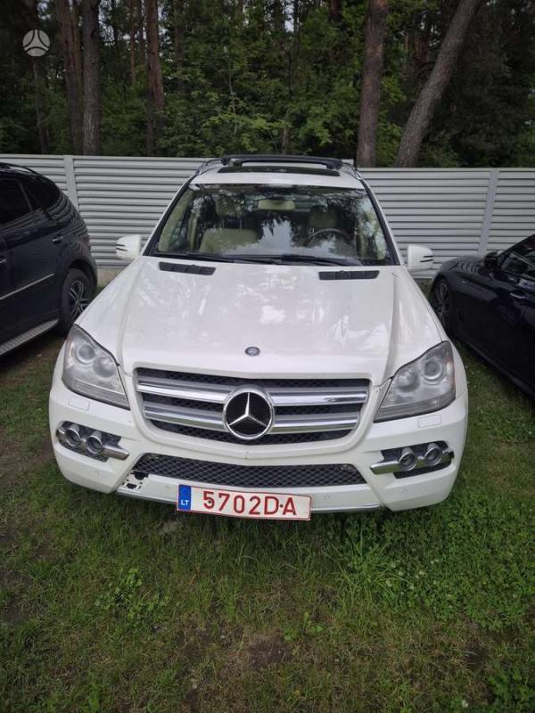 Mercedes-Benz GL 450 2011 Viļņa vietnē Balts Mercedes-Benz GL 450 2011 Viļņa, ar dzinēja tilpumu 4.70 L un nobraukumu 180 tūkst. km par 10500 €, foto 9 vietnē AUTOMOTO.COM.LV