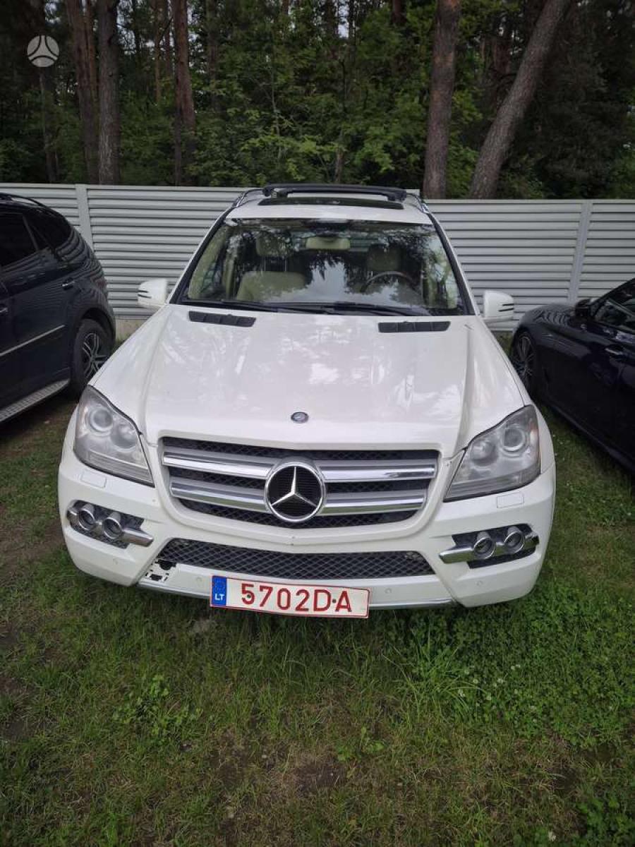 Белый Мерседес ГЛ 450 2011 в Вильнюс, объемом двигателя 4.70 л и пробегом 180 тыс. км за 10500 €, фото 9 на AUTOMOTO.COM.LV